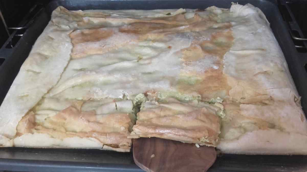 Πίτα με φρέσκα πράσινα κολοκυθάκια - Mamameli Food Blog